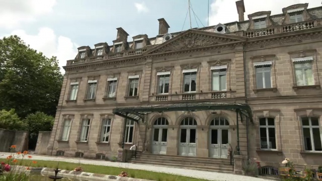 Le nez en l'air : l’Hôtel de Commandement, Place Jourdan